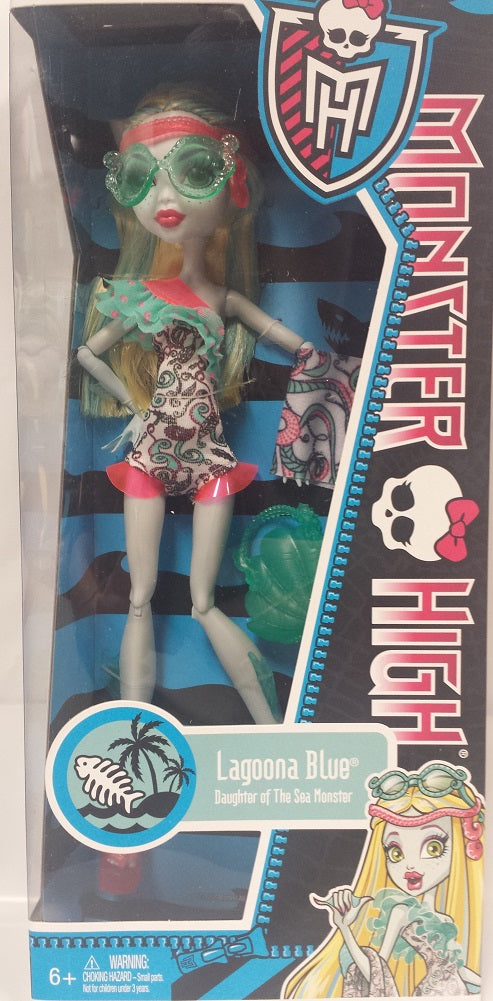 Monster High Swimsuit Edition w/ Draculaura, Lagoona Blue, & Venus McF ...